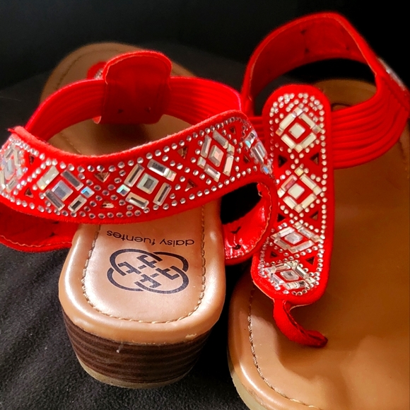Daisy Fuentes | Shoes | Daisy Fuentes Sandals | Poshmark